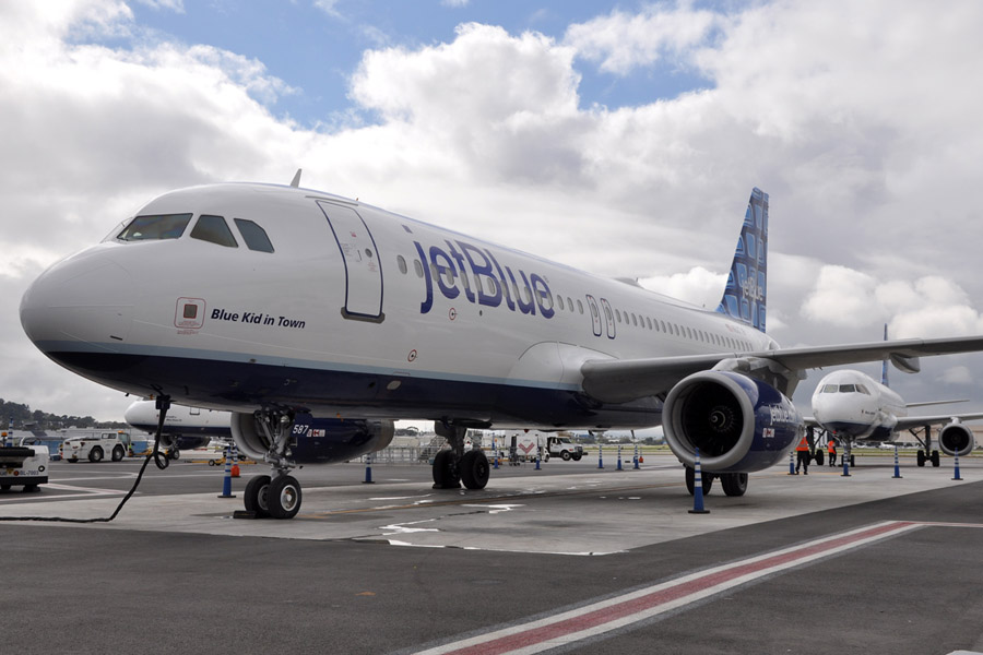 LGB - Long Beach Airport Spotting and News: Newest JetBlue Tail Design ...