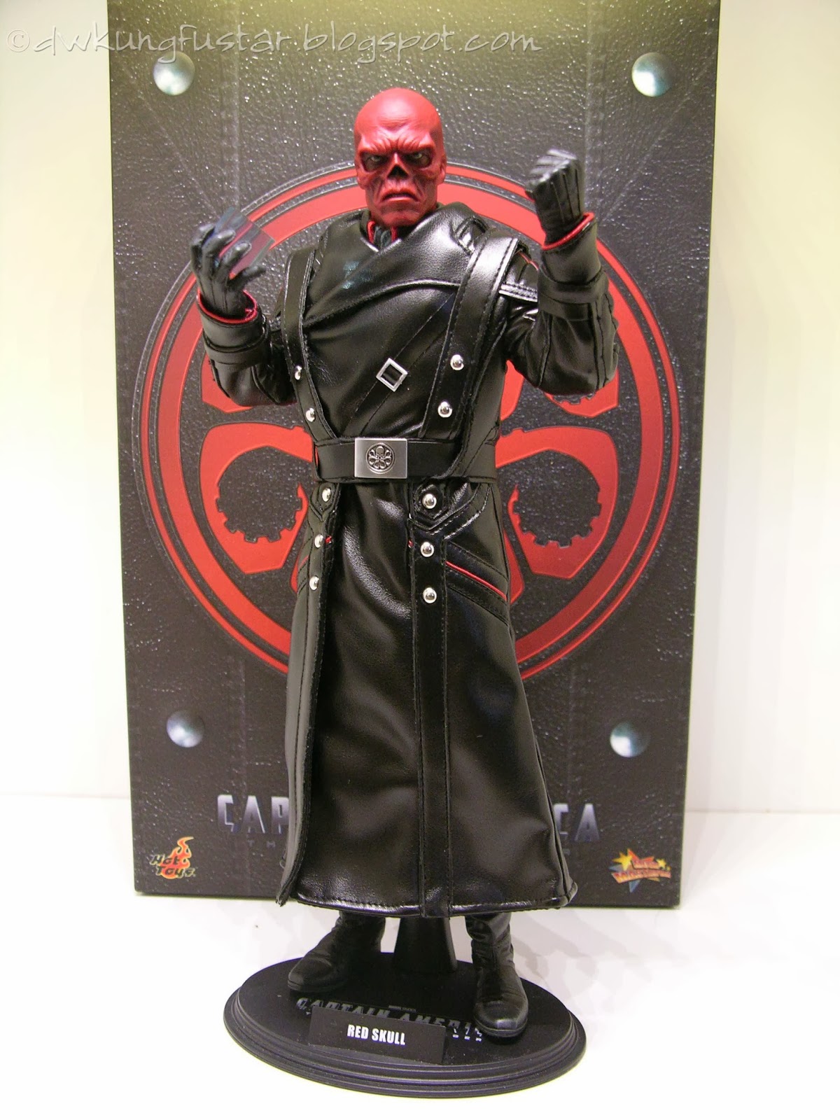 The Fire Rises as The Force Awakens: Hot Toys - Red Skull - Un-Boxing ...