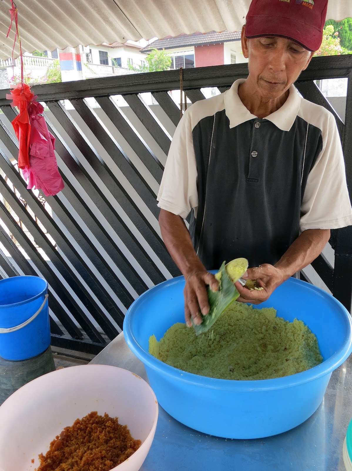 Bakar Putu Piring Larkin Dan Kuih-Muih in Johor Bahru, Malaysia |Tony ...
