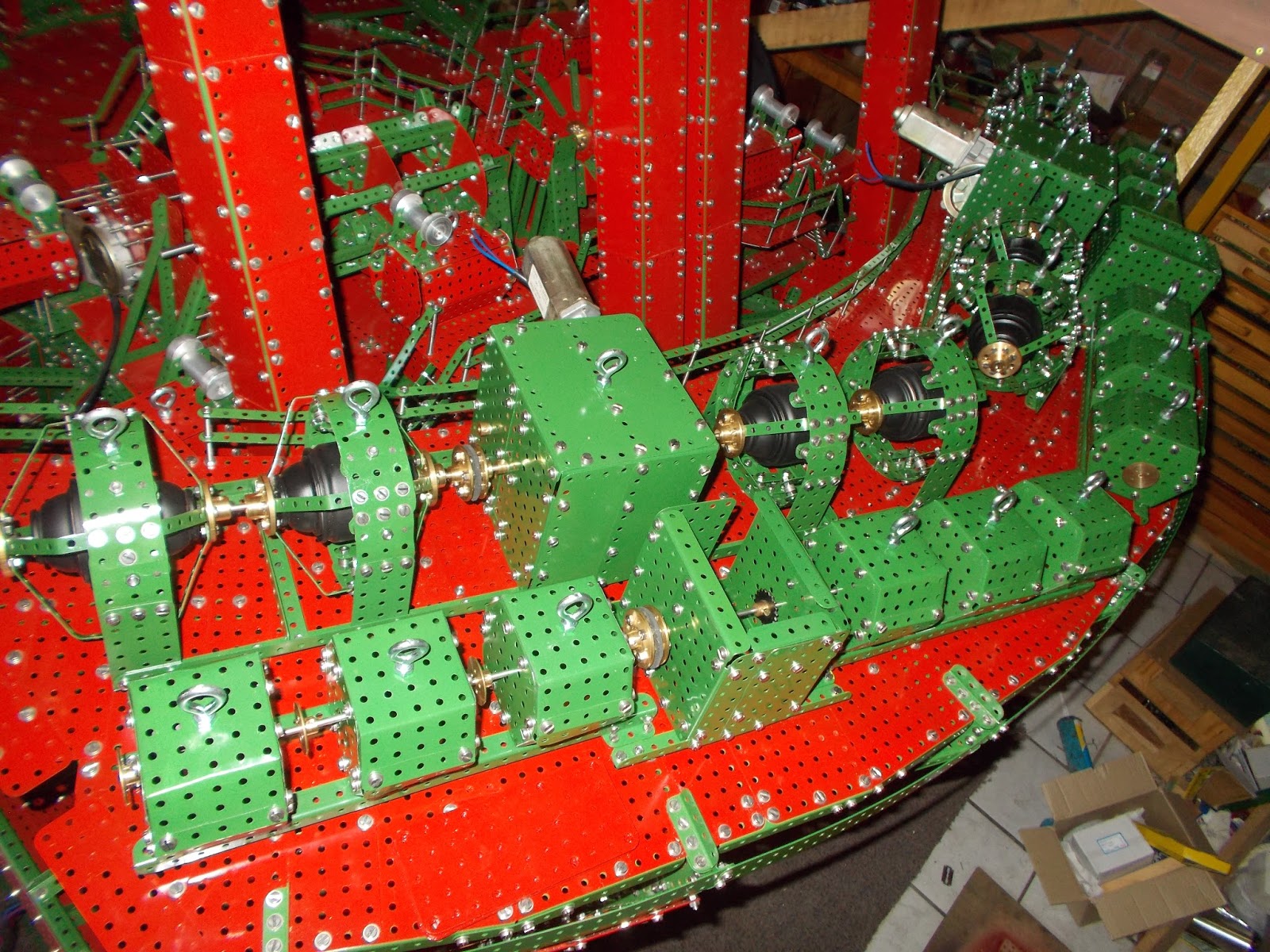 Mighty Meccano Marion 6360: Follow the construction of this ultra-large ...