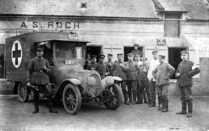 37 Historical Photos That Show Early Ambulances Over 100 Years Ago ...