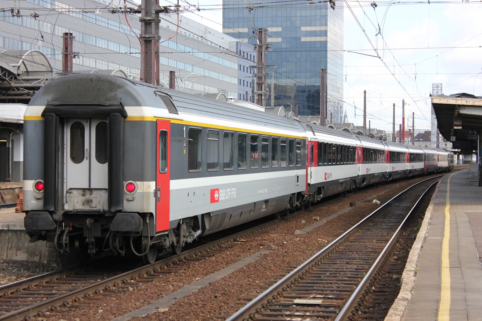 Transport-Fotografie: HLE 20 + Internationale trein