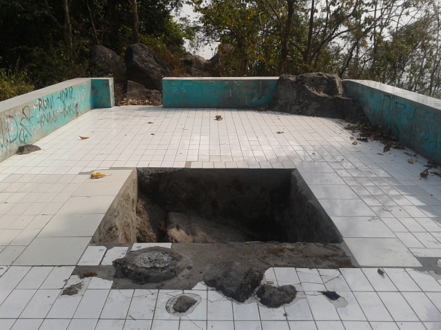 KERAJAAN KERAJAAN DI INDONESIA: SITUS GUNUNG JAYA GEMPOL PALIMANAN