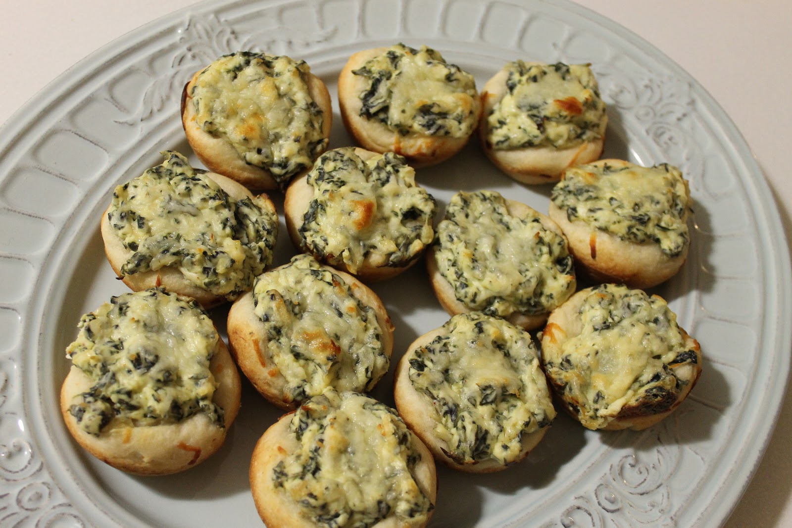 PinsterSisters: Baked Spinach Dip Cups in Mini Breadbowls