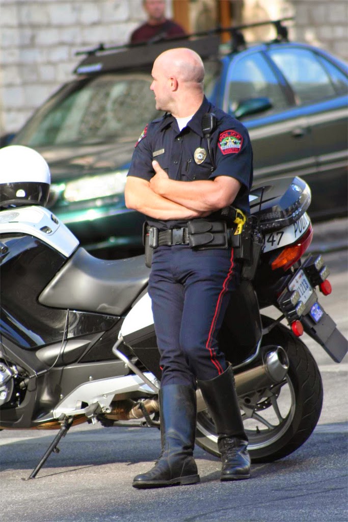 WoWhoTTT: Police Bulges