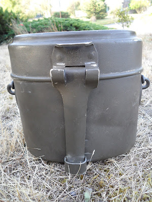 Four Bees: Austrian Mess Kit / Tin, circa 1980