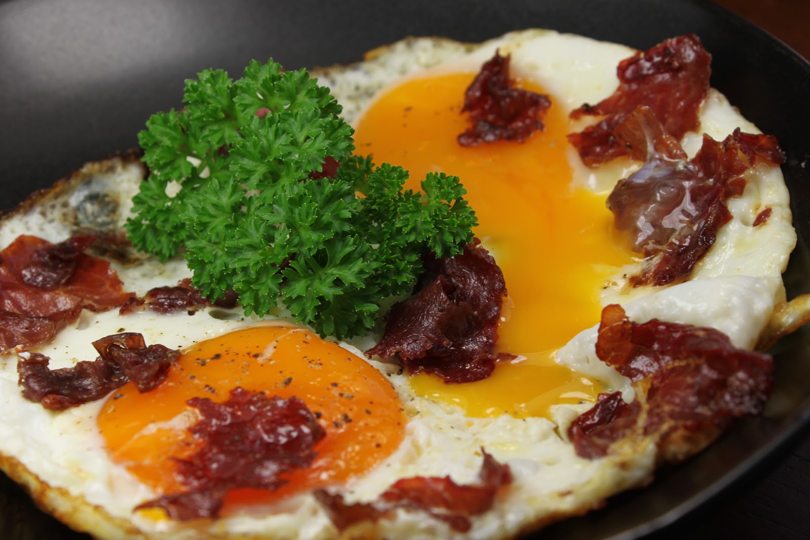 Dyna's Egyptian Cooking: Basterma and egg, Basturma wi baid, Egyptian ...