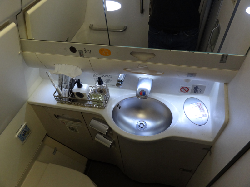 Miles To Go...: Cambodia April 2012 - CNAC VIP Lounge HKG and Asiana ...
