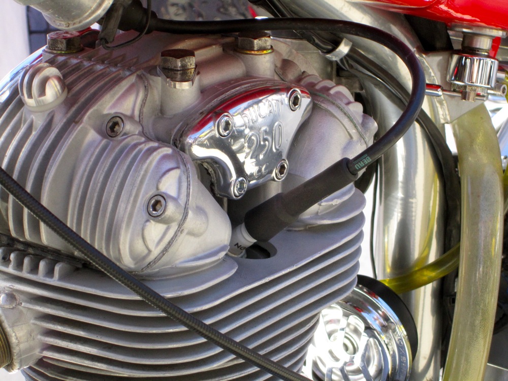 Ray Superbike: V-Twin VS 4 In-Line