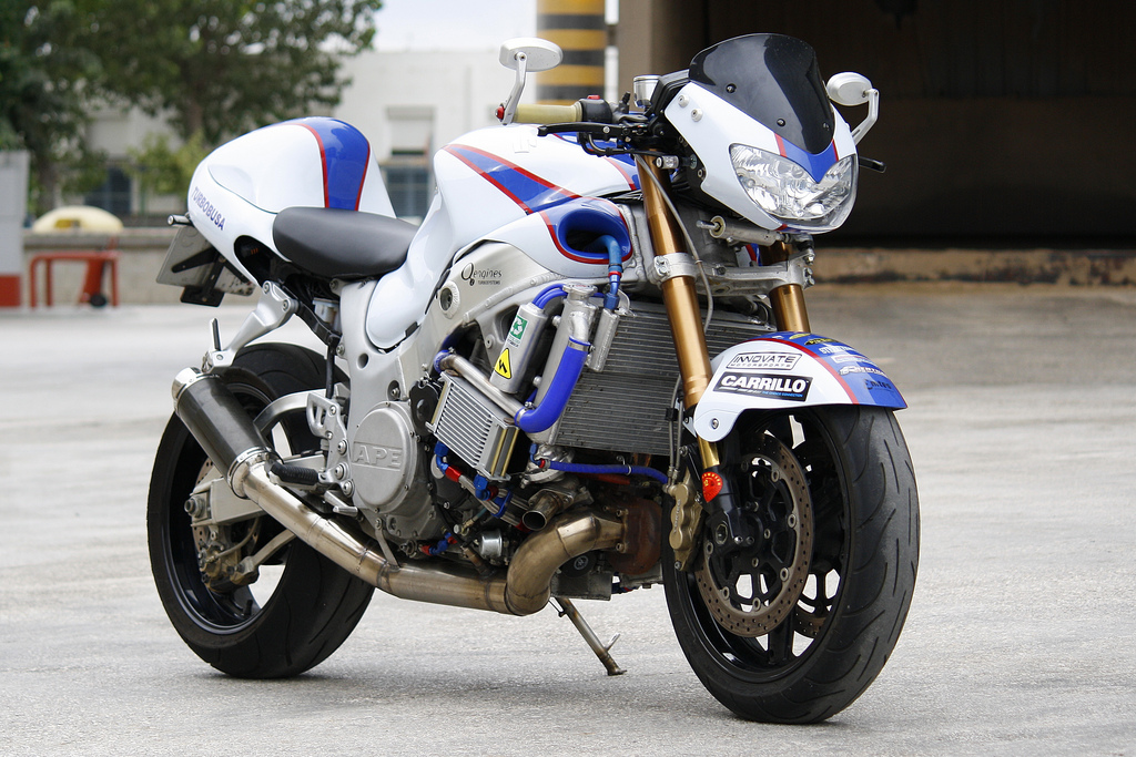 Racing Cafè: Suzuki GSX-R 1300 "Turbobusa" by O2 Engines