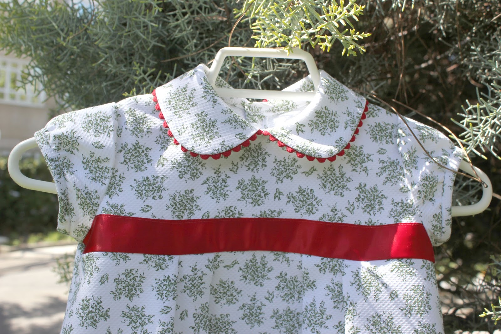 DIY Ropa de bebé: Vestido de flores y mangas de globo (patrón incluido ...