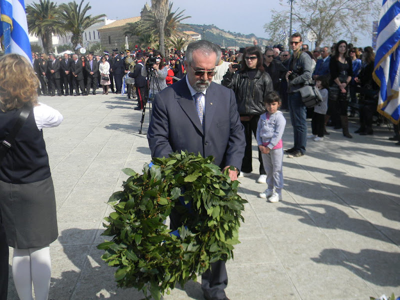 ZantePolClub: ΖΑΚΥΝΘΟΣ:ΚΑΤΑΘΕΣΗ ΣΤΕΦΑΝΩΝ ΕΠΙΣΗΜΩΝ ΣΤΟ ΜΝΗΜΕΙΟ ΗΡΩΩΝ ΦΩΤΟ