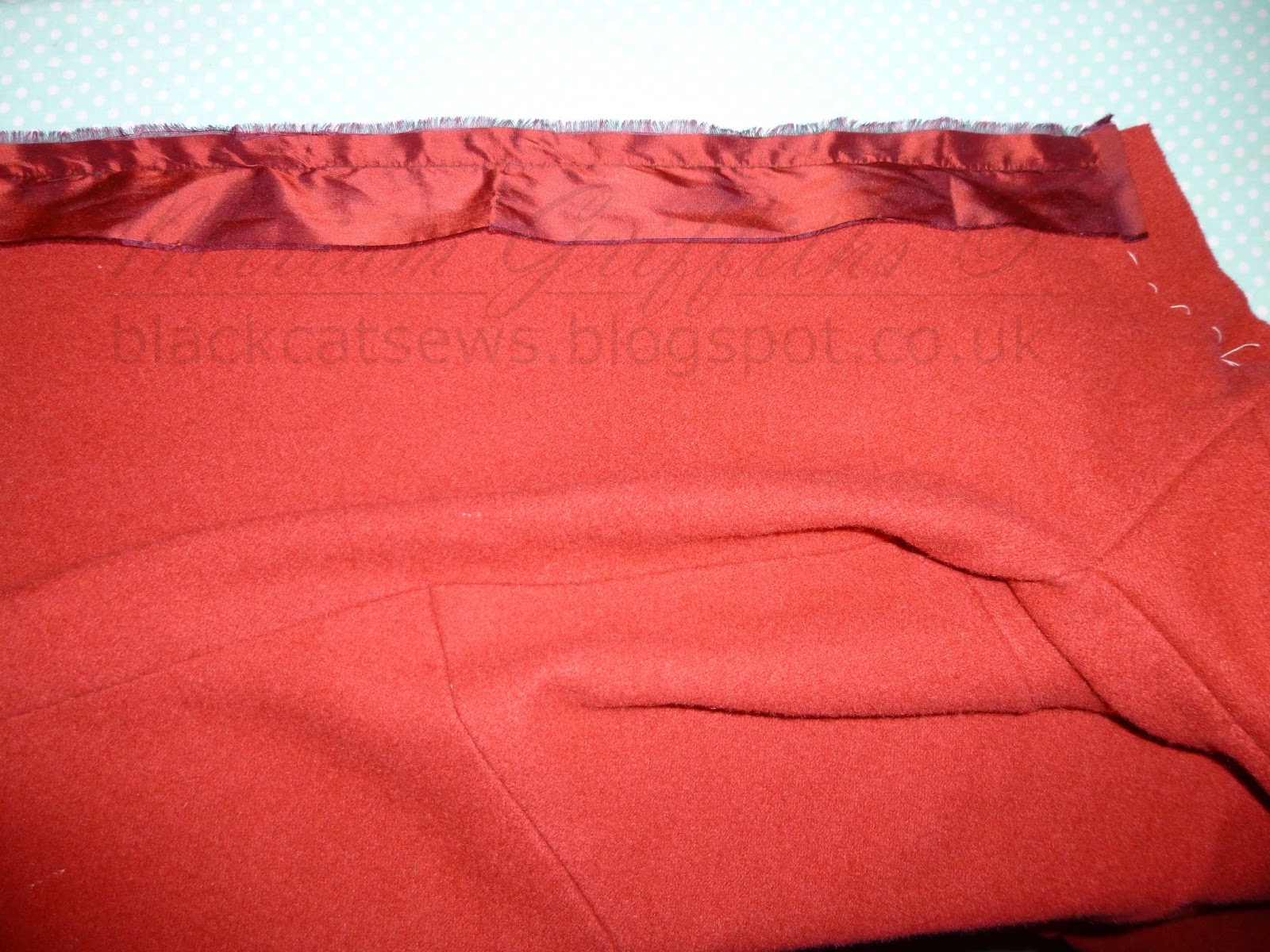 In My Lady's Chamber: Tutorial: how to make perfect facings