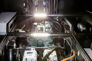 Images / Le nouveau VO65 Team Dongfeng en détails, sous l'oeil de Ian ...