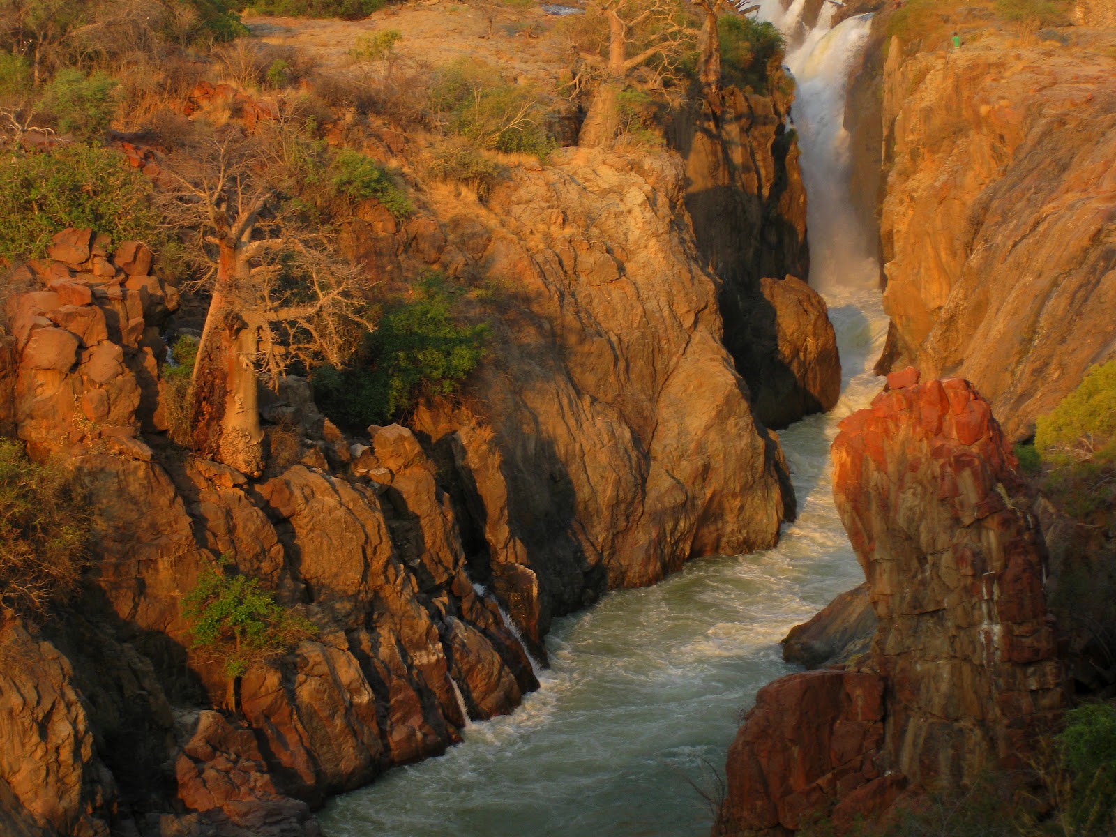 World Hold On. Jordi Valbuena's Photography and Travel blog: Epupa ...