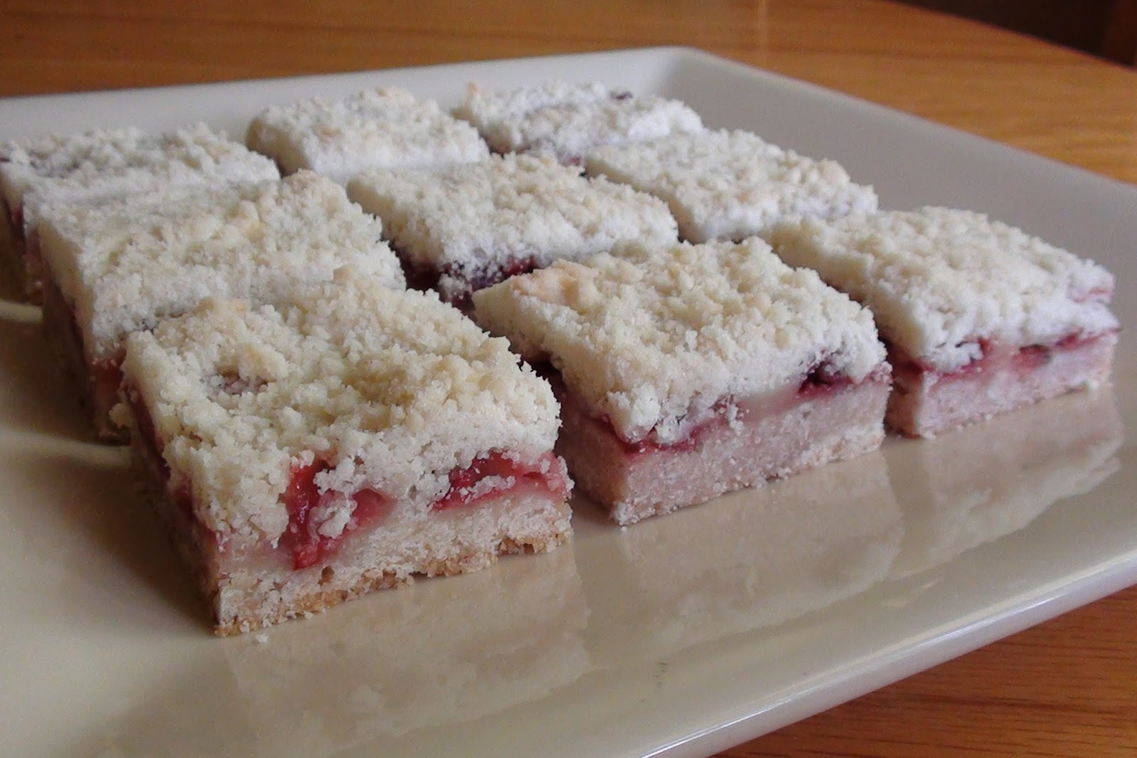 zsuzsa is in the kitchen: FRESH STRAWBERRY CRUMB BARS