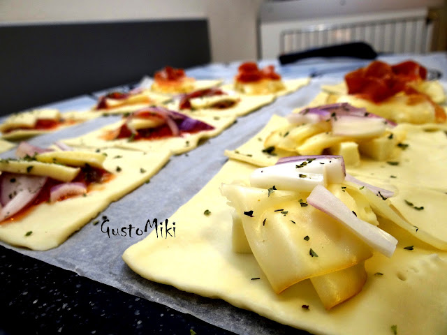 Pizzette di pasta sfoglia ... per quando viene voglia di qualcosa di buono!