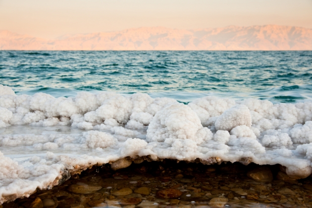 UN POCO DE AQUI,UN POCO DE ALLI: ¿PORQUE EL AGUA DEL MAR ES SALADA?