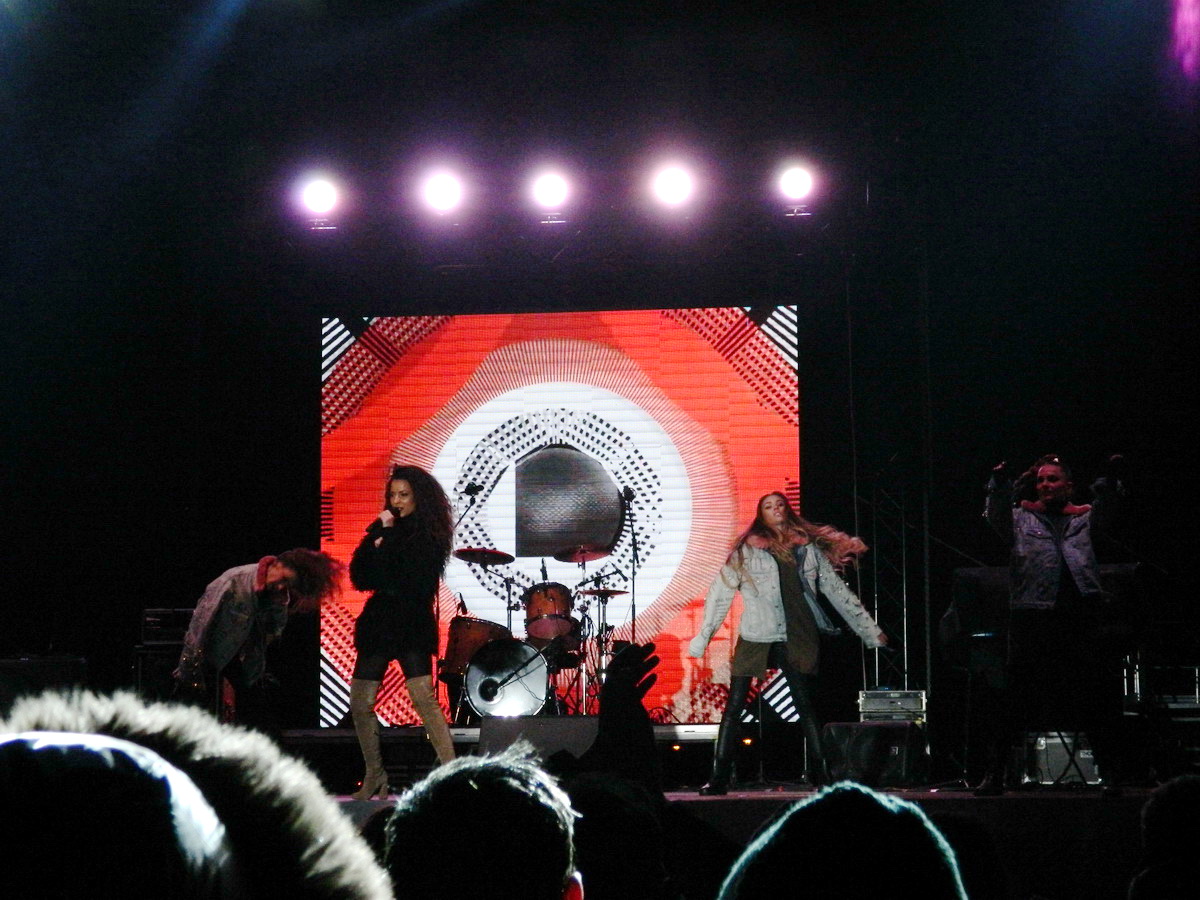 LA MULTI ANI, ROMANIA!: Start la distractie! AMI in concert in parcul ...