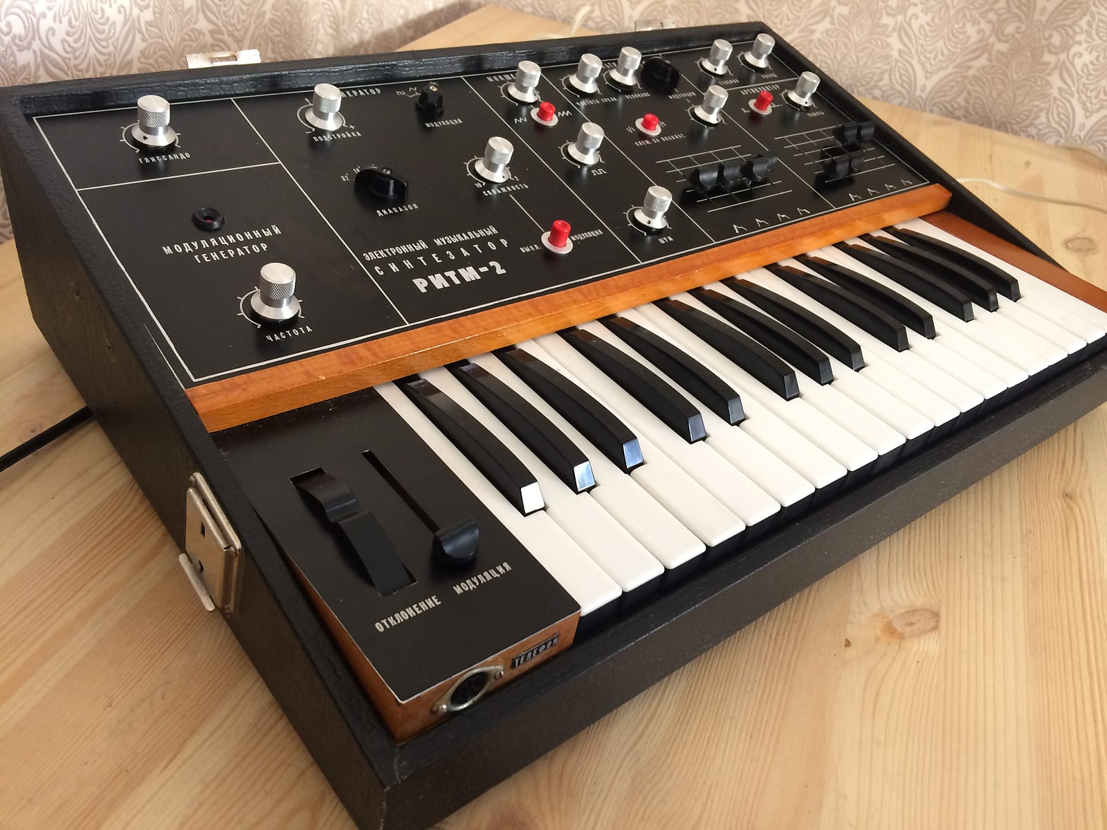 MATRIXSYNTH: Ritm-2 Soviet Analog Synthesizer