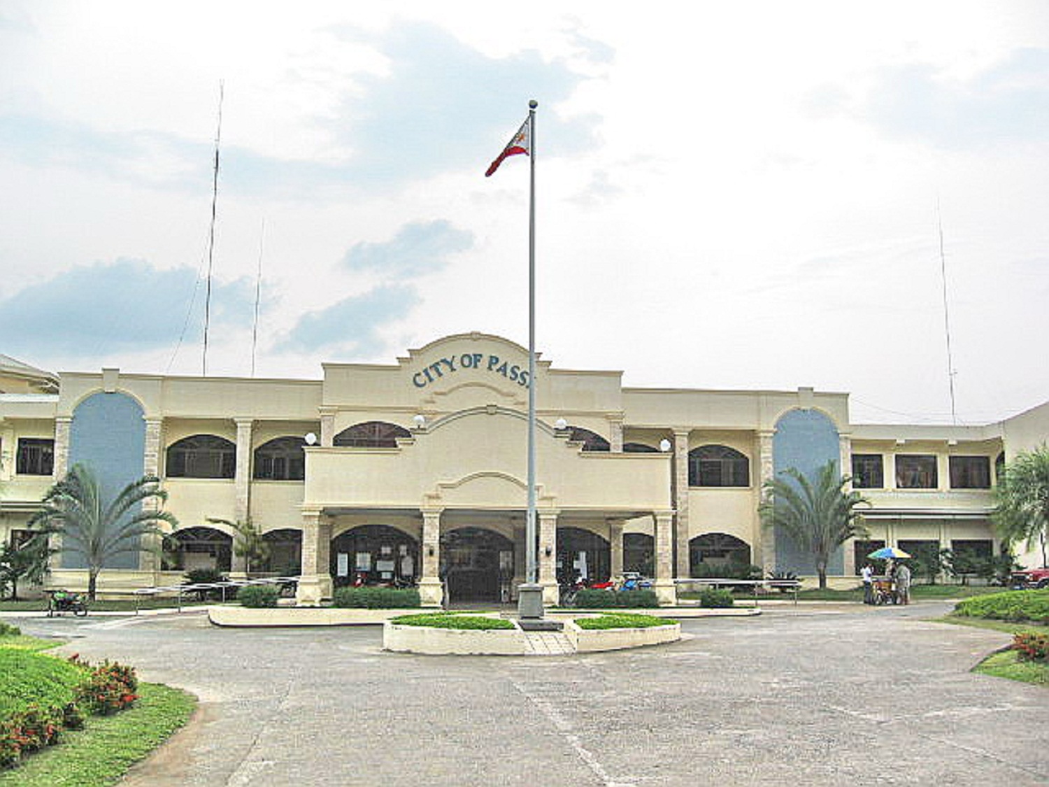 walking distance & et cetera -: City Hall in the Philippines