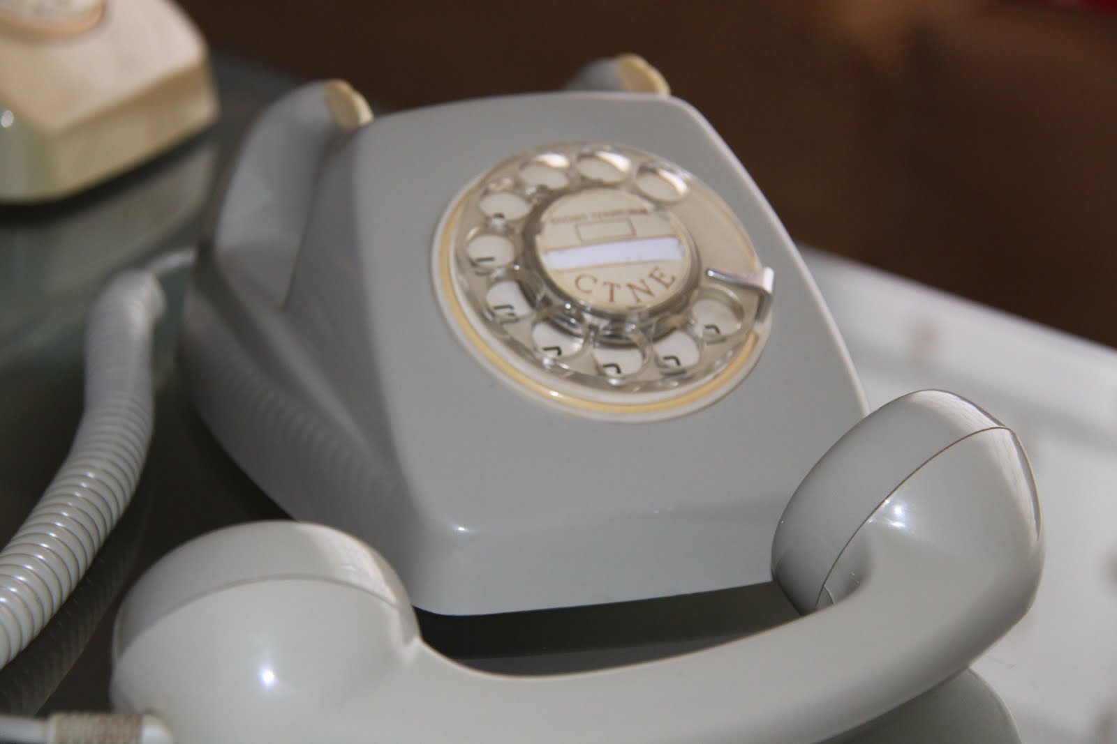 Telefono Retro Años 70 Gris ¡VENDIDO! | El Merkadillo Vintage