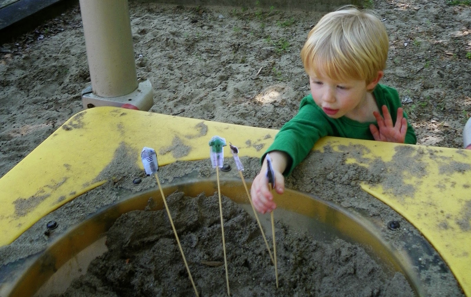 Nanny Jill: EZ EZ Star Wars inspired puppets on a stick