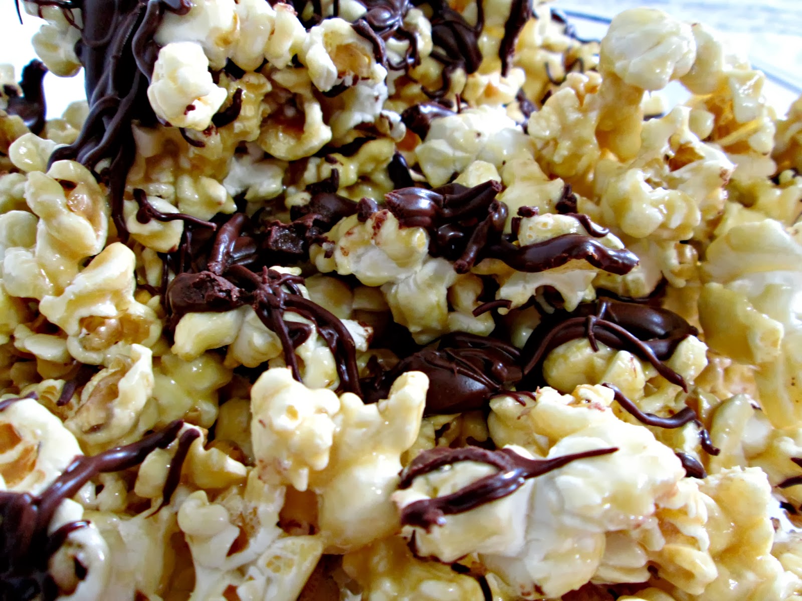Unique Geek: Caramel Chocolate Popcorn Recipe