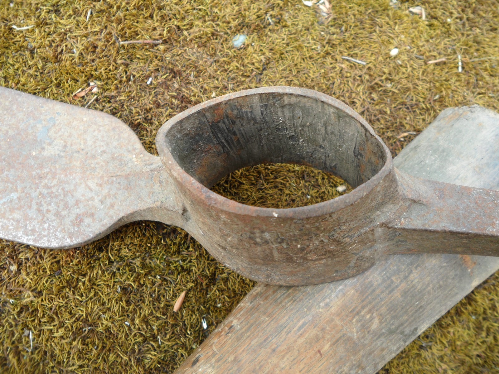 Four Bees: US M-1910 Pick-Mattock, WW2 Issued, Warwood 1943, M1910