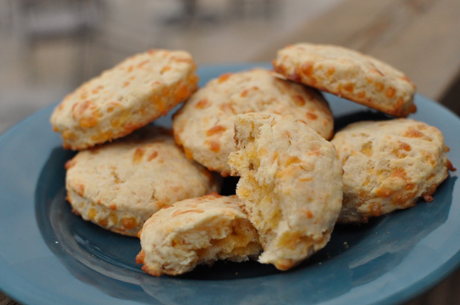 You Go Girl!: Easy Cheddar Biscuits