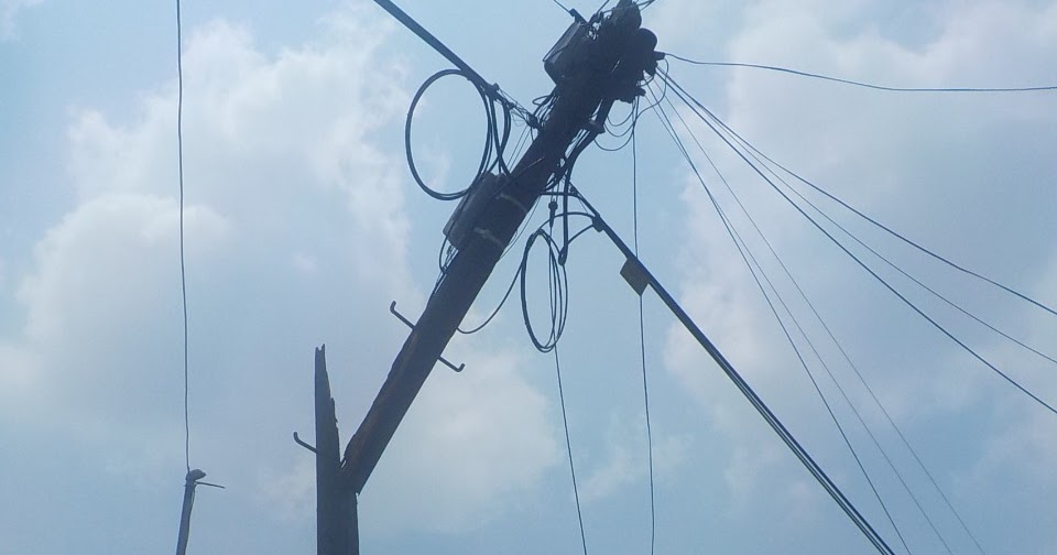 El mexiquense Hoy: Poste de Telmex en Ecatepec a punto de caer y causar ...