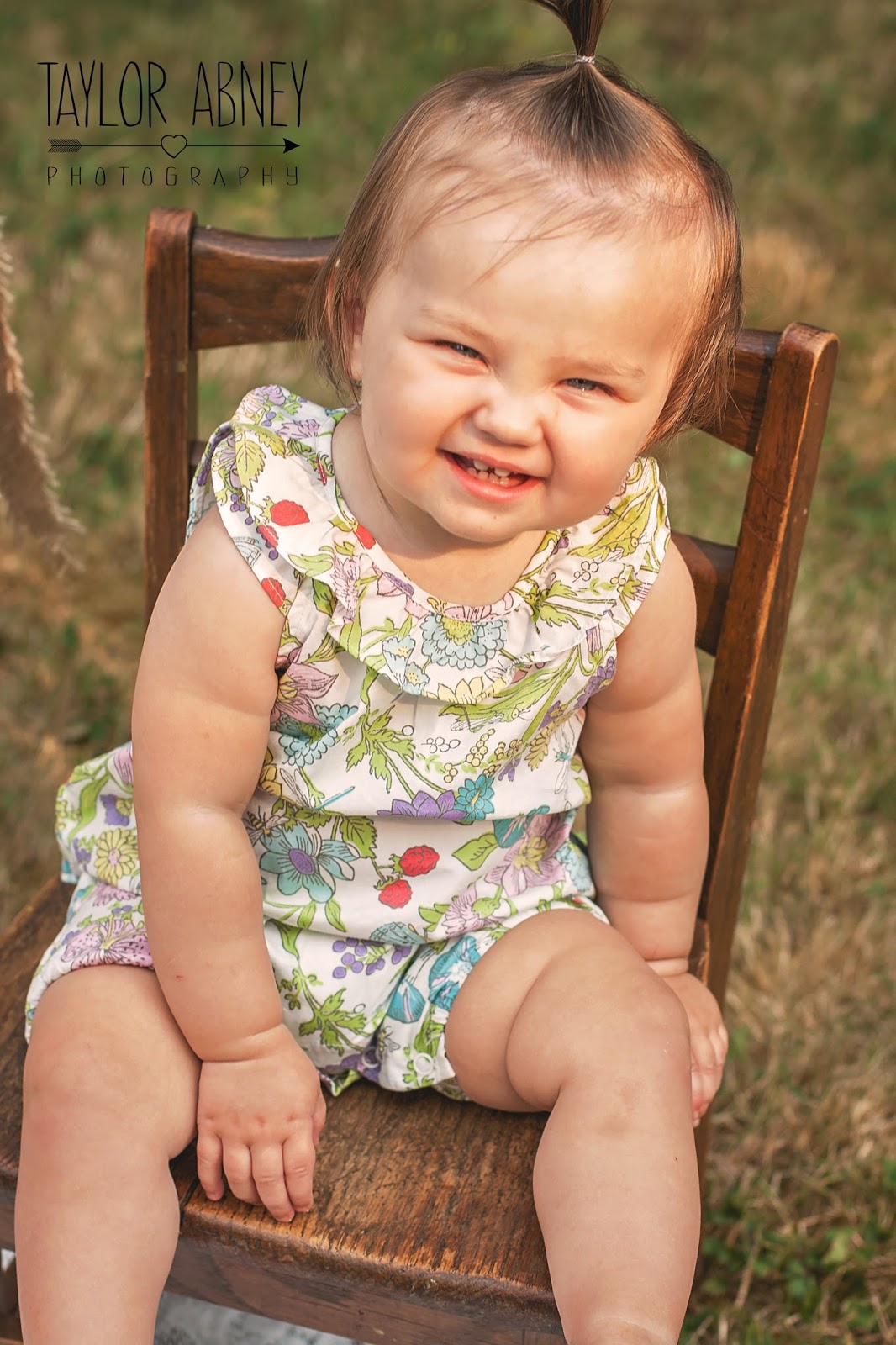 Taylor Abney : Ada & Paige- Lemonade Stand Mini Session