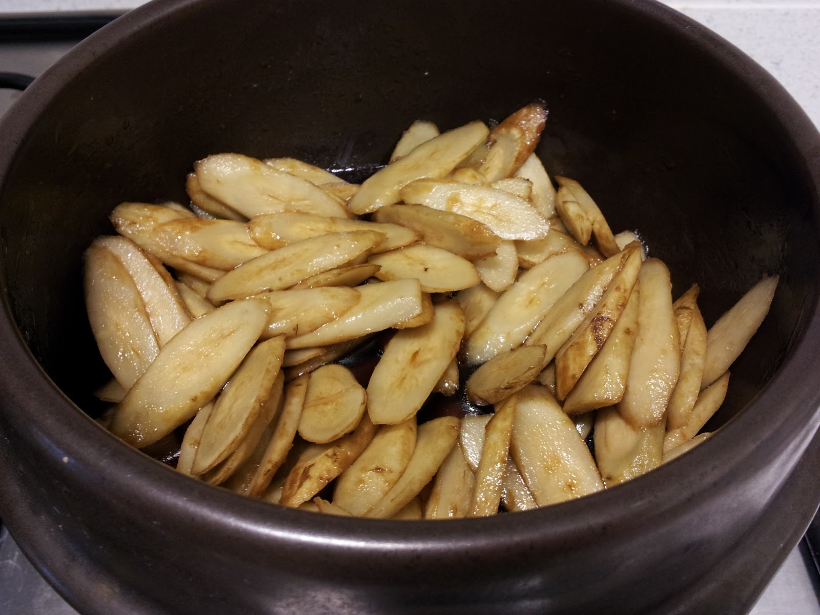 Kimchi House: Braised Burdock Root/우엉조림/炖牛蒡