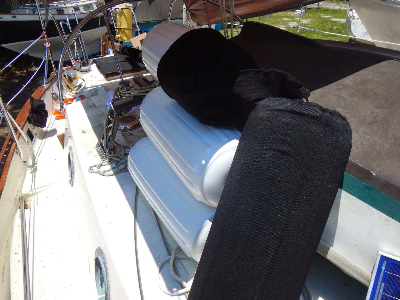 Onapua........the sailing vessel: Topside painting