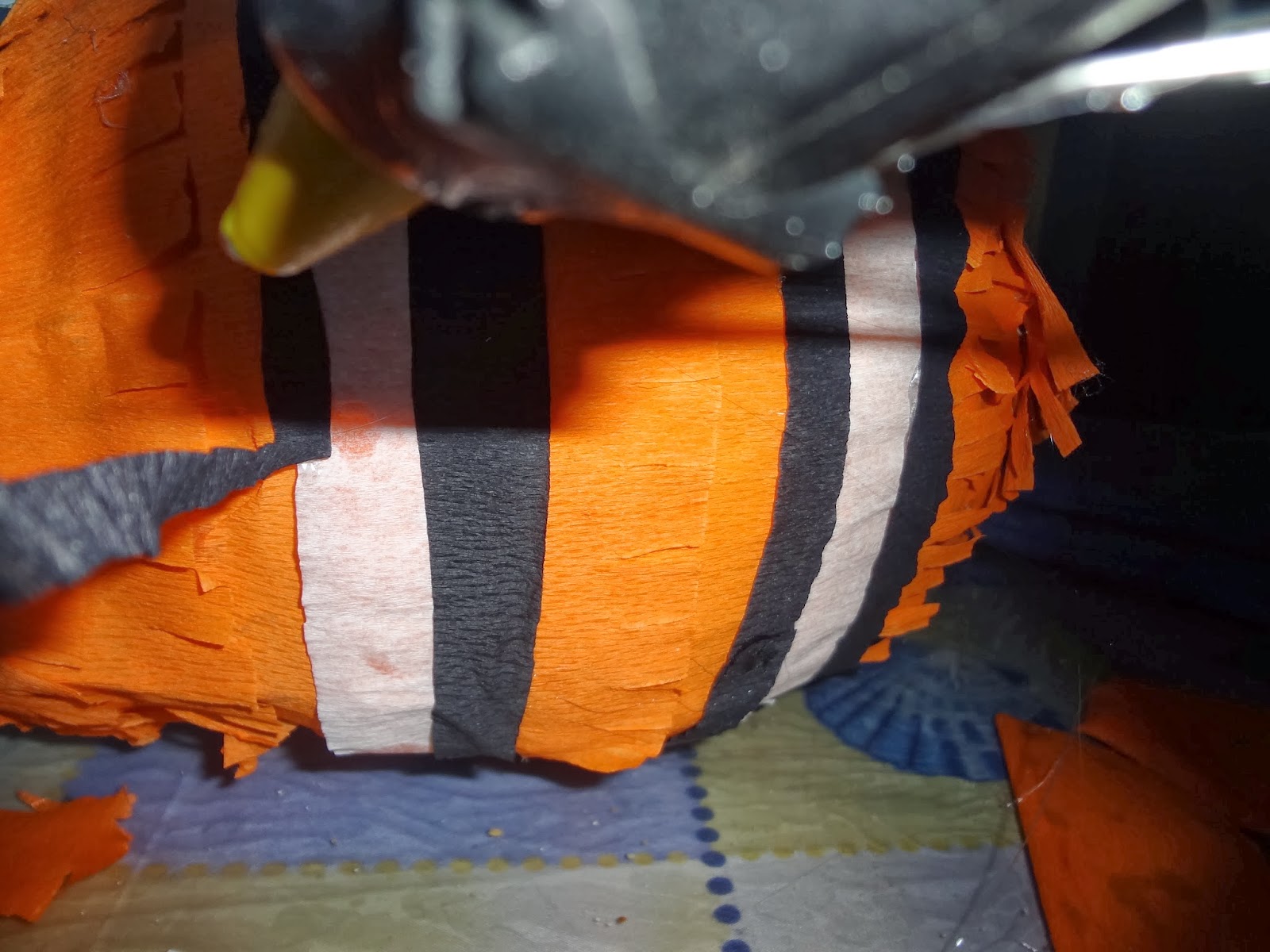 Demi's Art Attack: Πως να φτιάξετε μια πινιάτα (Μέρος Β) - Nemo pinata ...