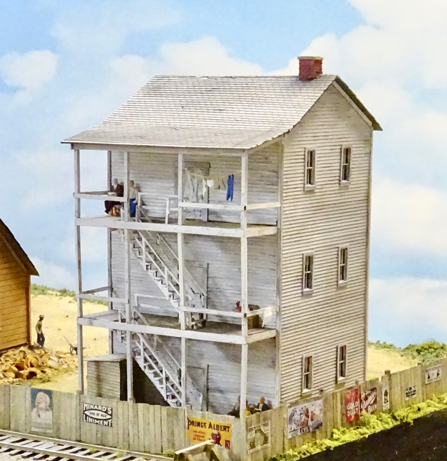 Model Railroad Minutiae: Boarding house installed