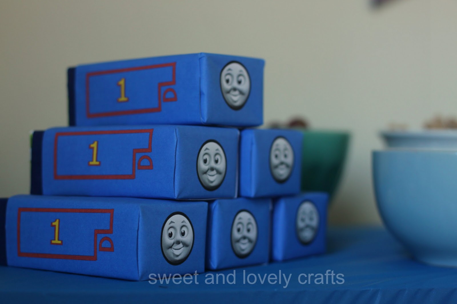 sweet and lovely crafts: Thomas the Train party!!