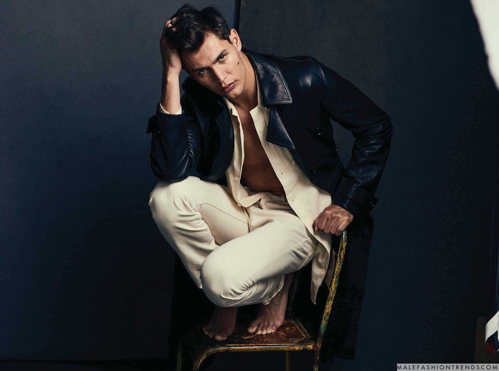 Matthew Rojas se enfunda en una segunda piel para Ocean Drive Magazine