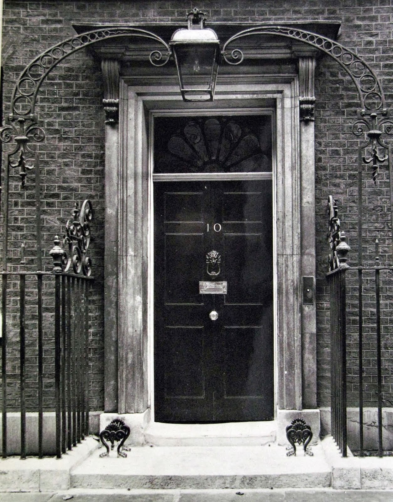 "Tweedland" The Gentlemen's club: Raymond Erith New-Classical Architect.