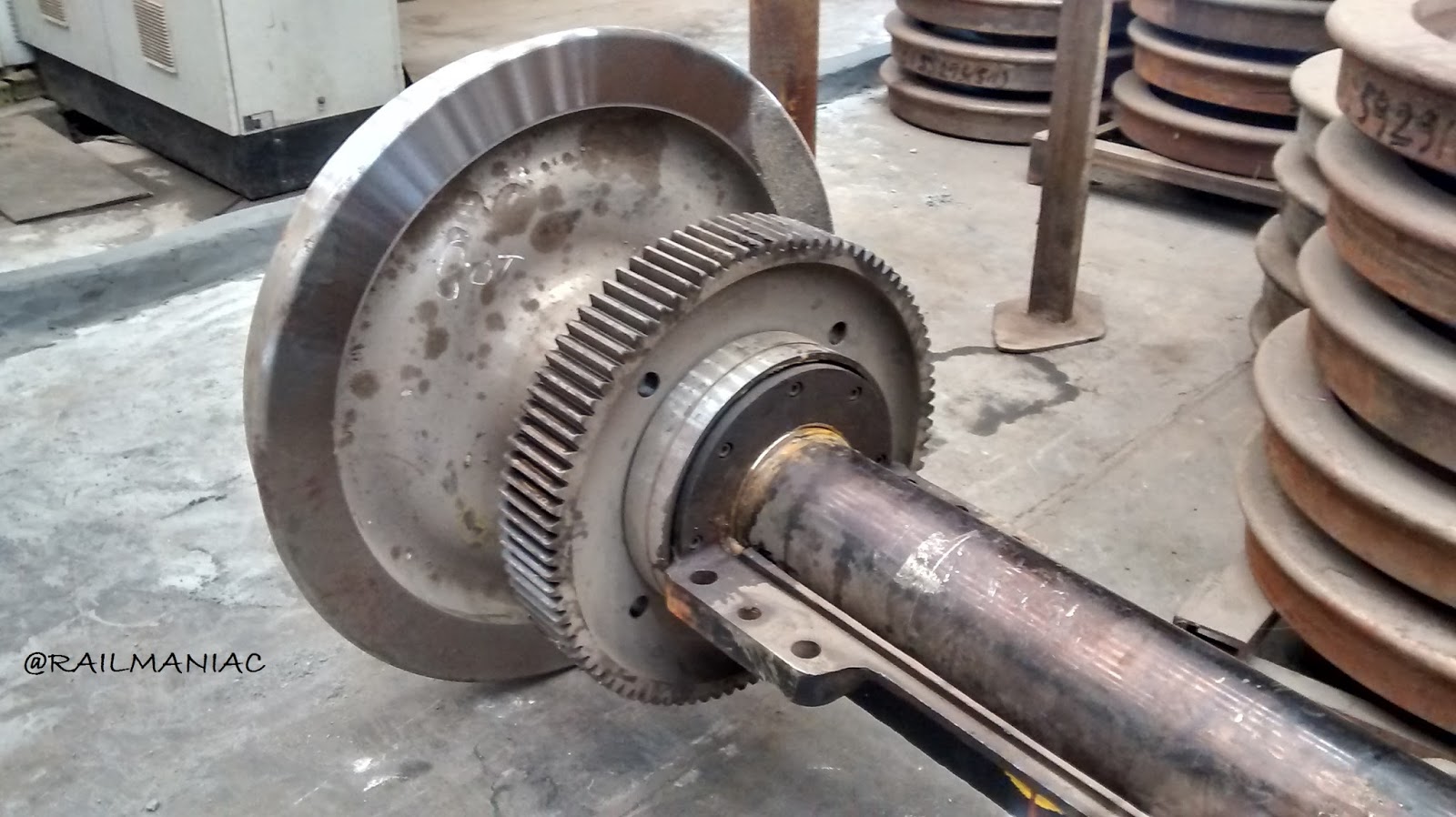 Rail Maniac: KNOW MORE OF THE DMU/EMU/MEMU. HOW DO THEY WORK??