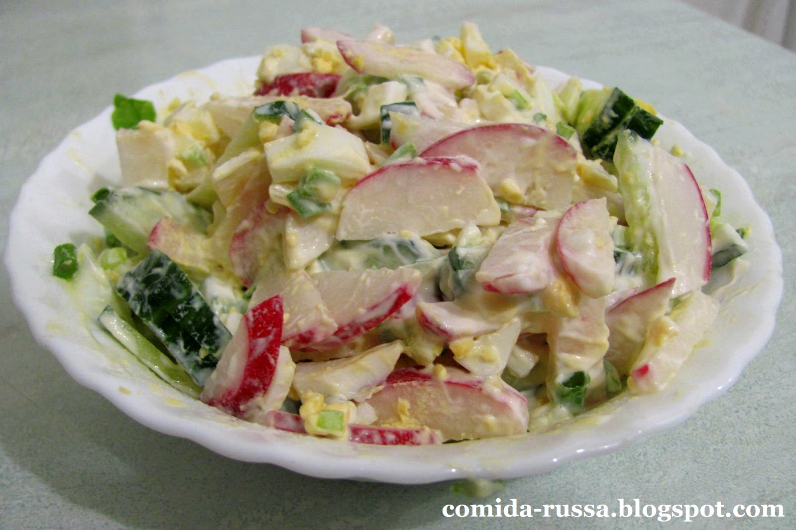 Comida Russa de Verdade: Salada de rabanete com ovo e cebolinha