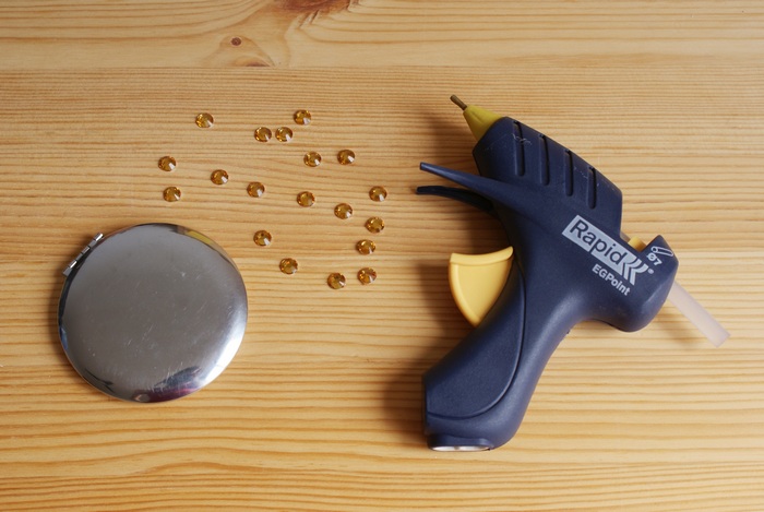 DIY CRYSTALS COMPACT MIRROR - Francine's Place Blog