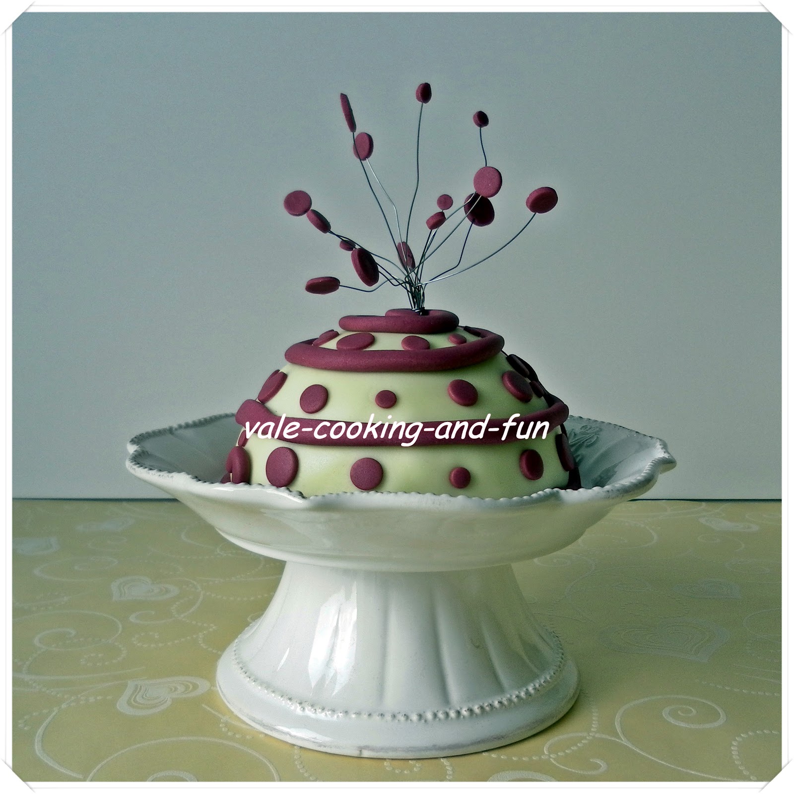 Cooking & Fun by Valentina: Mini Torte in Creme und Magenta/Мини торта ...