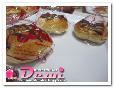 Roti manis (Rumah Roti Dewi) ~ Rumah Roti Dewi