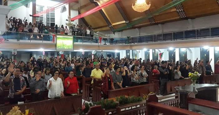 frankydanielmamahit: Pdt. Olga Ling Massie memimpin ibadah KPI GMIM ...