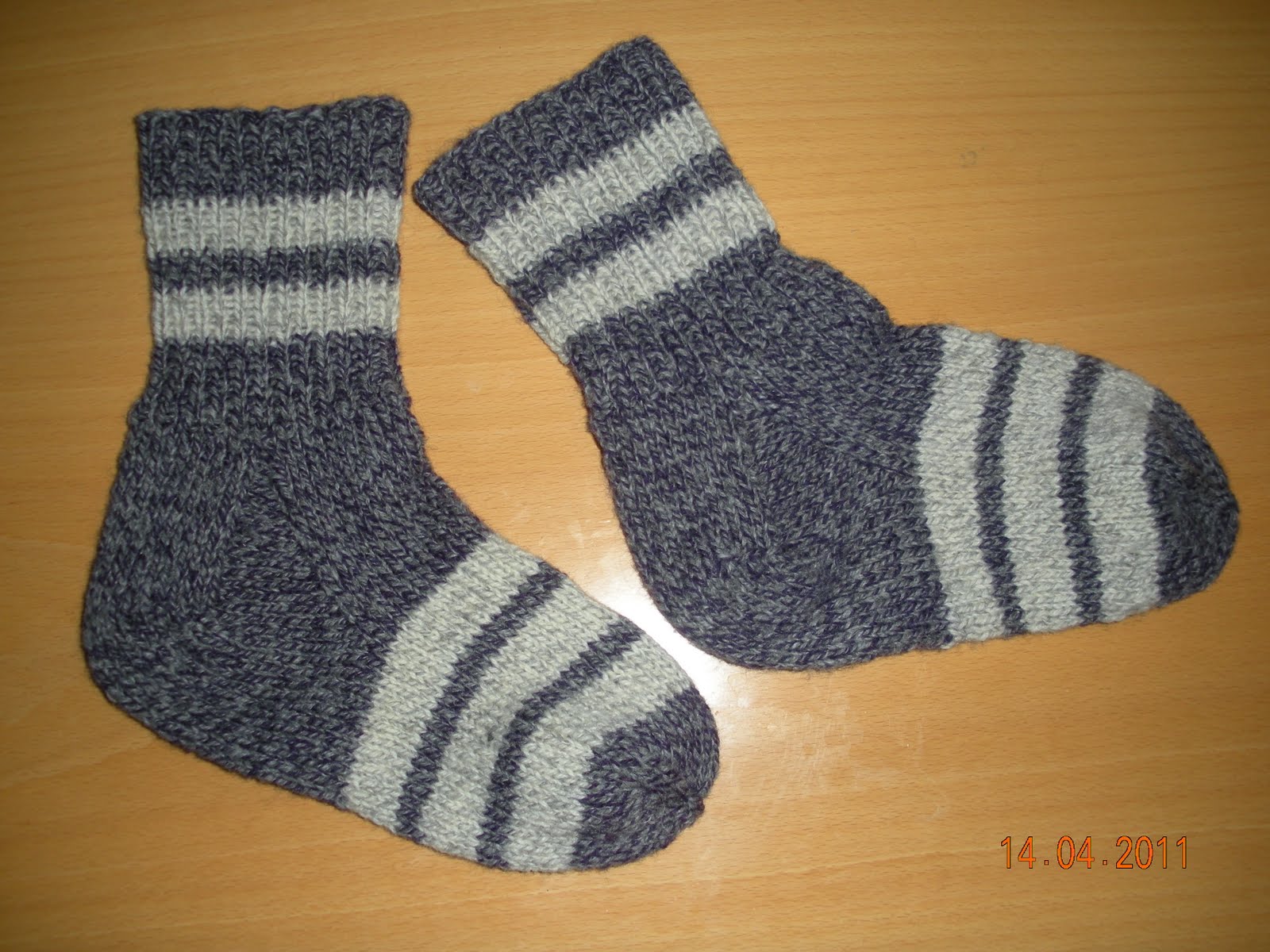 6-barns mamma handarbetar: Mer raggsockor!