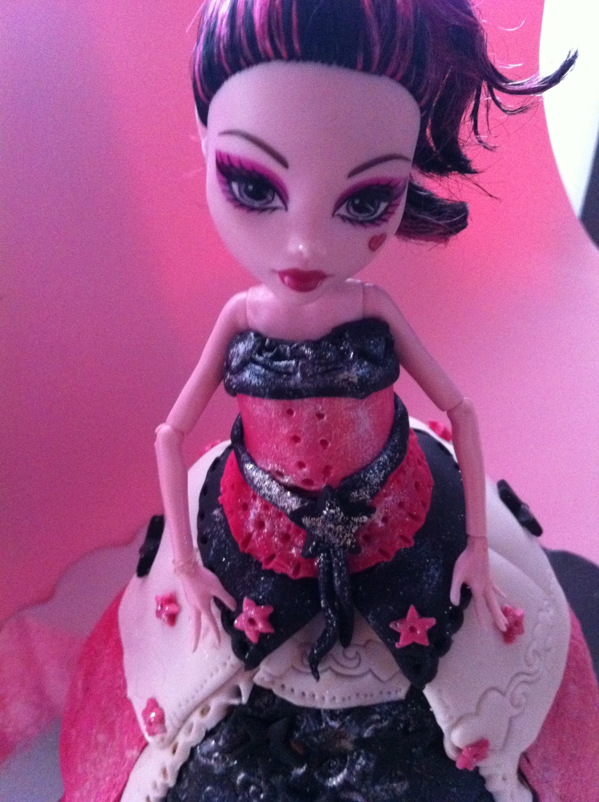 BLAU CAKES: PASTEL MUÑECA MONSTER HIGH