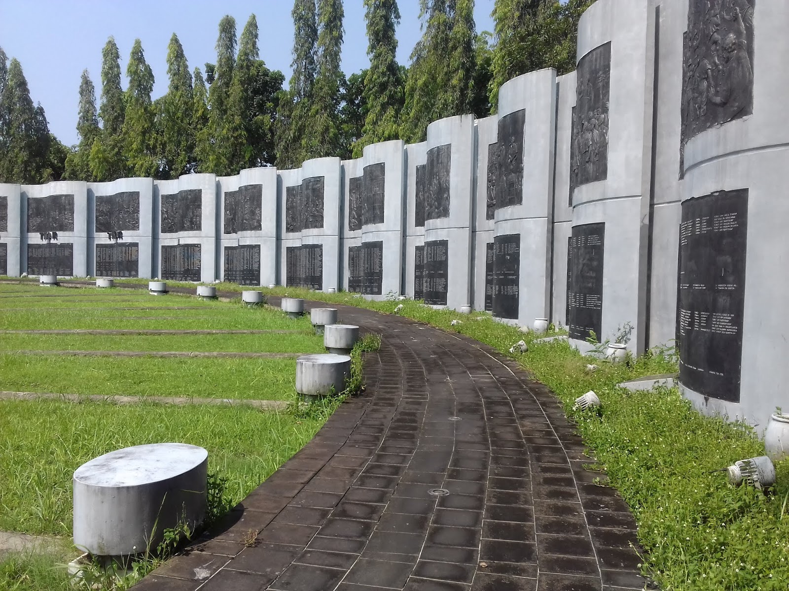 "Kedai Pisangan": Monumen Seroja-Cilangkap