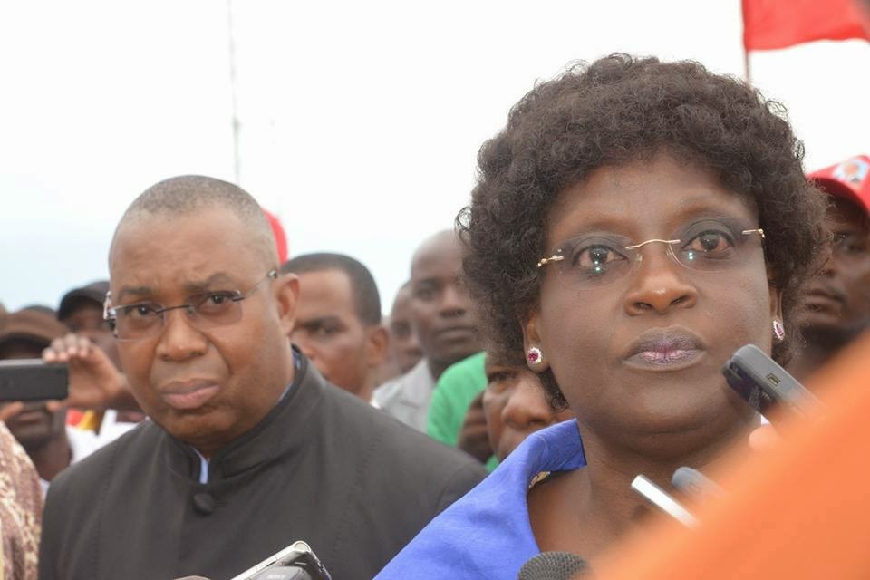 Moçambique Terra Queimada: Primeira Dama em Tete - 31-01-2015