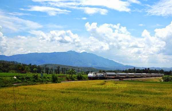 Pemandangan Rute Kereta Api Terindah di Dunia ~ Blog Akip